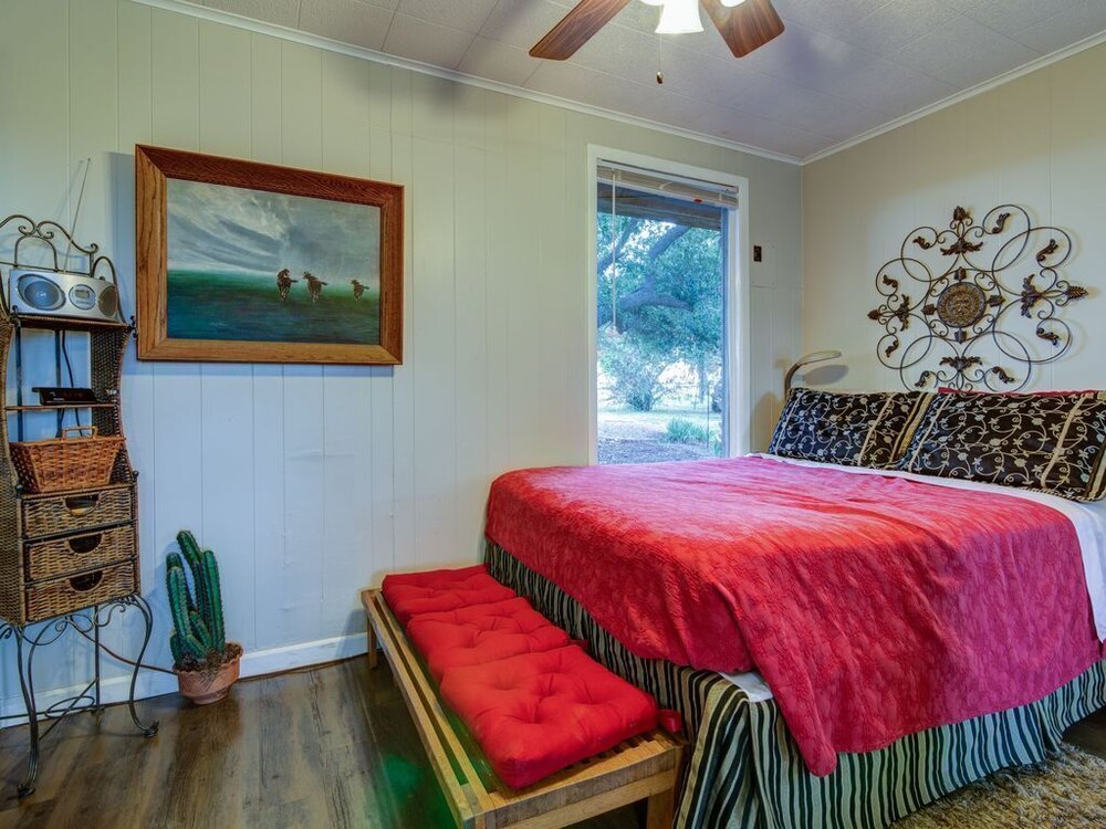 Peaceful Farm Cabin for Couples | TX Hill Country - Williamson County ...