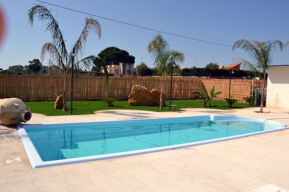 Villa Katiuscia with private pool, garden, near the beach, wifi free ...
