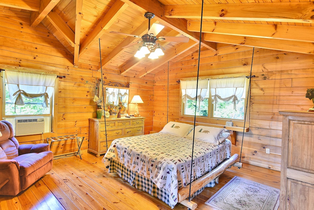 Bison Overlook Lodge... on a 65 Acre Bison Ranch! - Haywood County | Vrbo