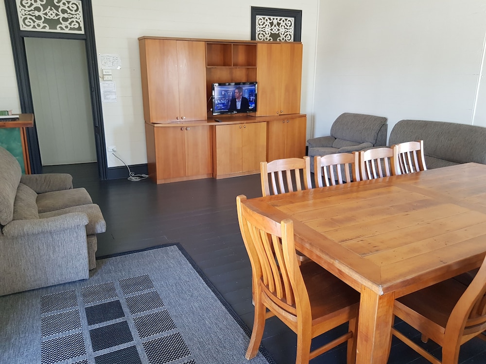 Commercial Hotel: AU$99 Deals & Reviews (Charters Towers, AUS) | Wotif