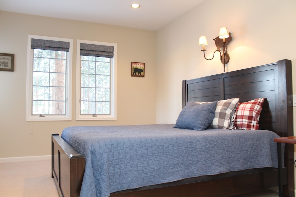 Enjoy the lake view, golf & skiing from the best location in Keystone ...