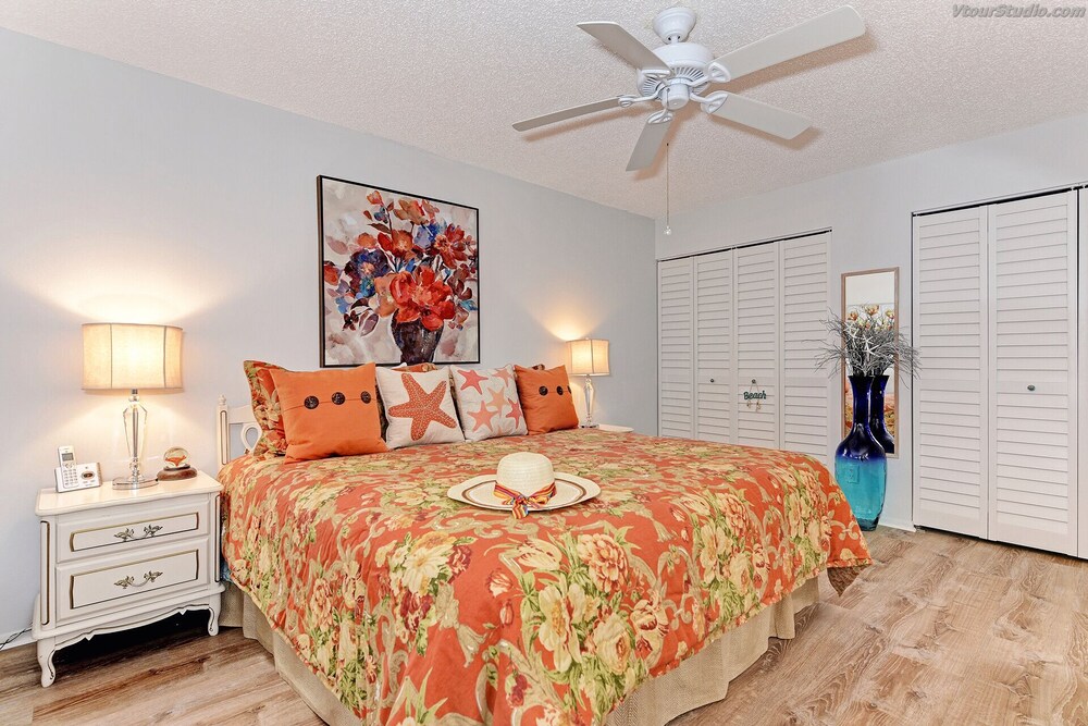 Siesta Key Beach IDEAL LOCATION BEACH, VILLAGE, HEATED POOL - Siesta ...