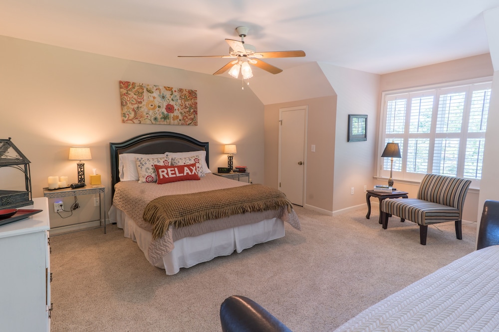 Award Winning Chalet Retreat-Downtown Nashville Opry and More! Premier ...