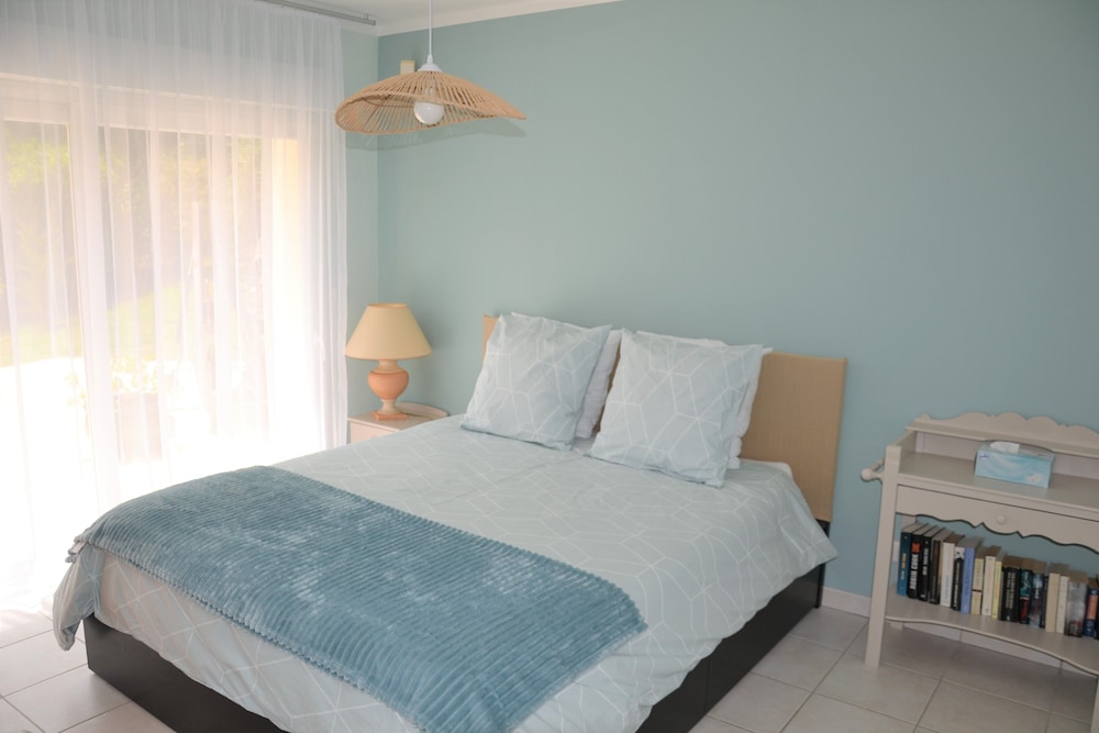 300 sq feet apartment (2 rooms) for 2-3 persons, swimming pool, garden ...