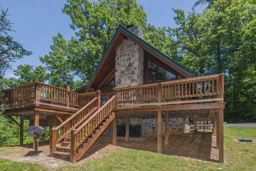 Cloud Nine: Charming Mountain Cabin, Amazing Views! - Pigeon Forge | Vrbo