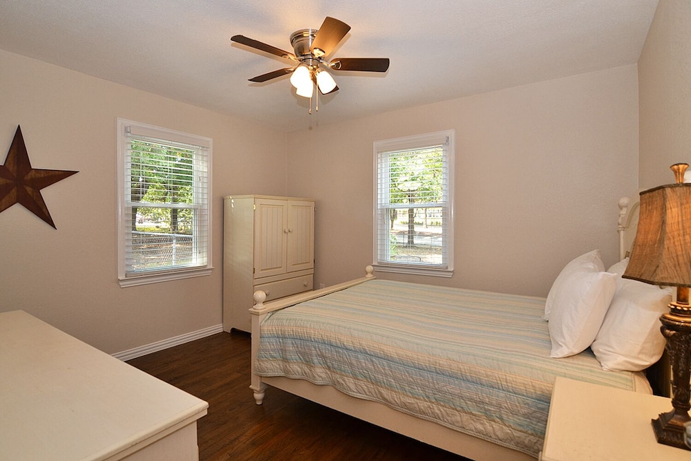 Magnolia House - Furnished Monthly Rental in Allen, TX! - Allen | Vrbo