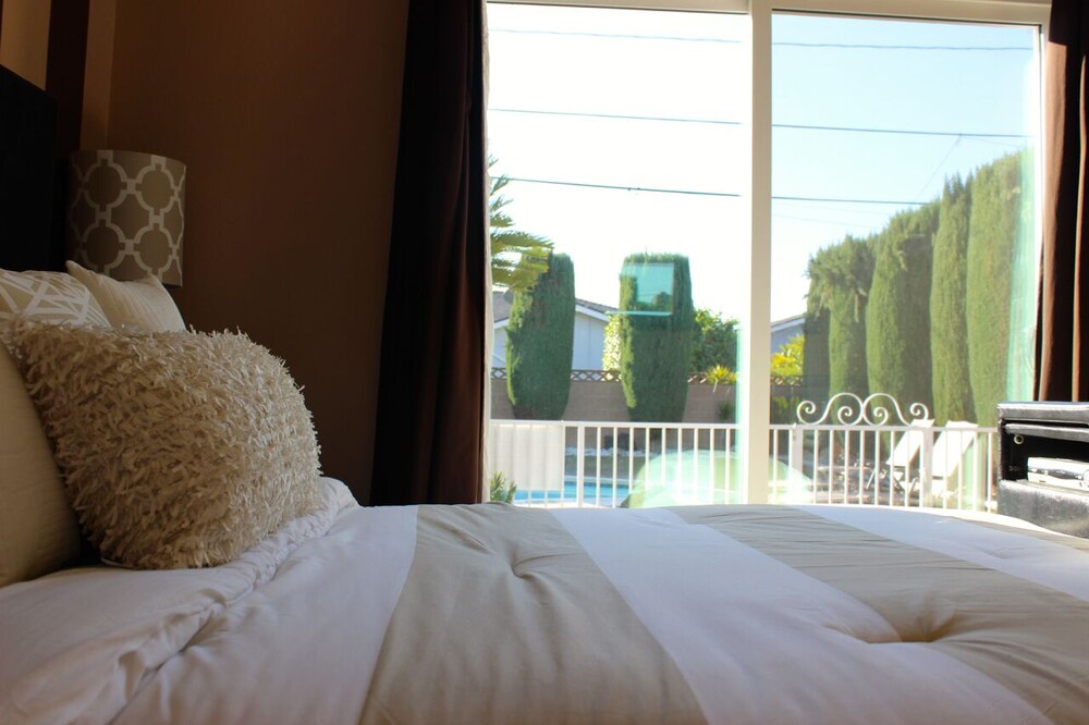 Walking Distance To Disneyland With Private Pool, Game Room, and Hot ...