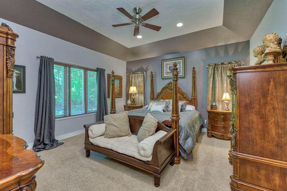 Lux 3-Stories w/ Pool & HT, Bounce Castle, Arcade Room, BBQ Grills ...