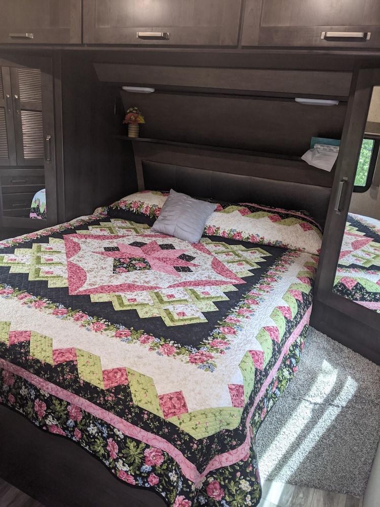 Reflection 37ft RV @EvansCliff w/Hot Tub on Deck, Beautiful Canyon ...