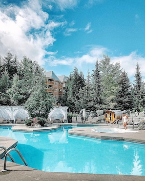 Book Four Seasons Resort Whistler in Whistler | Hotels.com