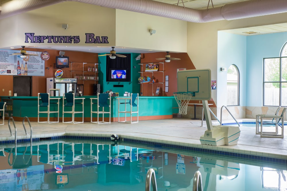 Atlantis Family Waterpark Hotel, Ascend Hotel Collection in Wisconsin ...