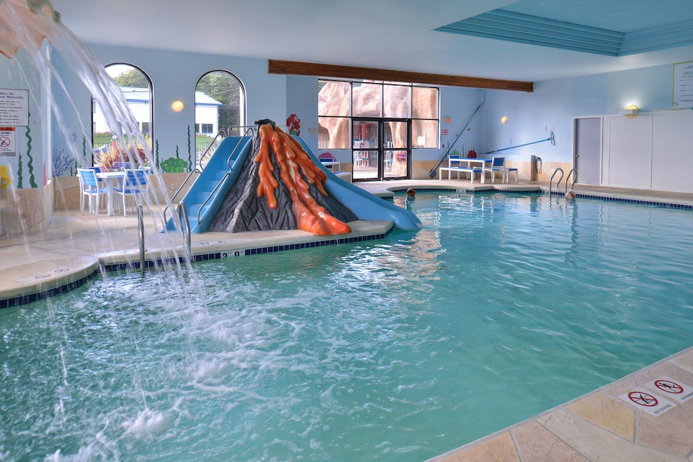 Atlantis Family Waterpark Hotel, Ascend Hotel Collection in Wisconsin ...