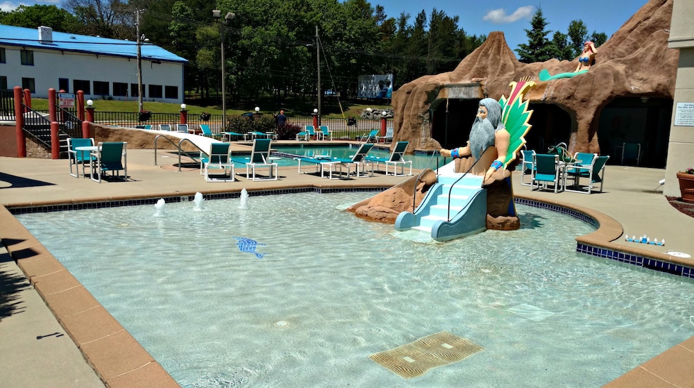 Atlantis Waterpark Hotel & Suites (Wisconsin Dells, USA) | Expedia