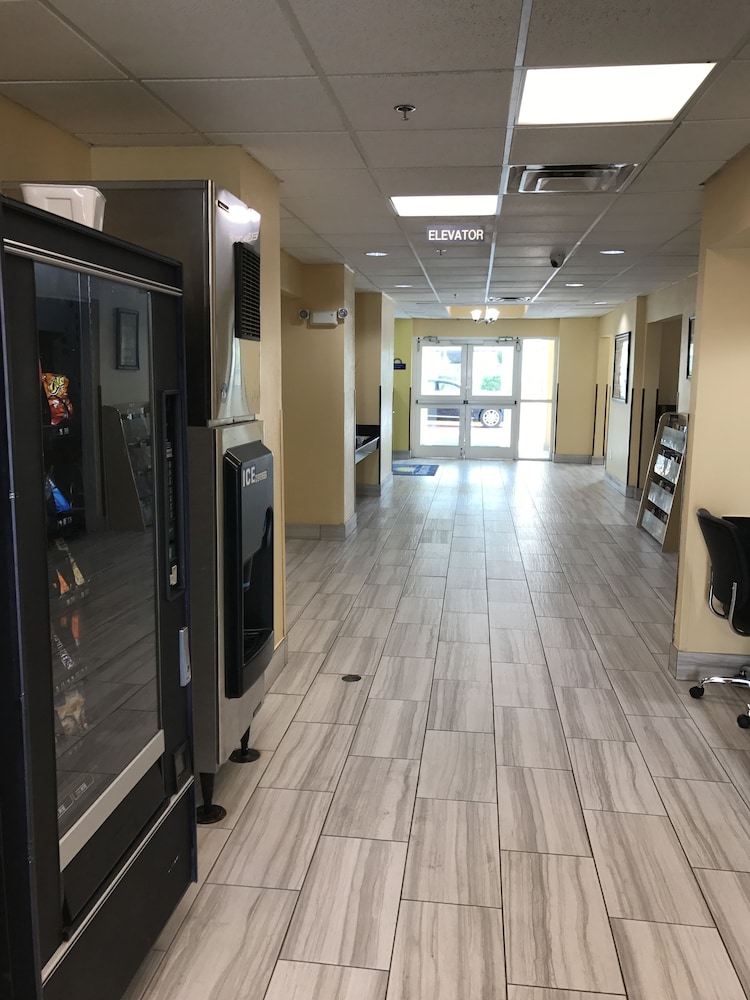 Days Inn & Suites by Wyndham Augusta Near Fort Eisenhower in Grovetown ...