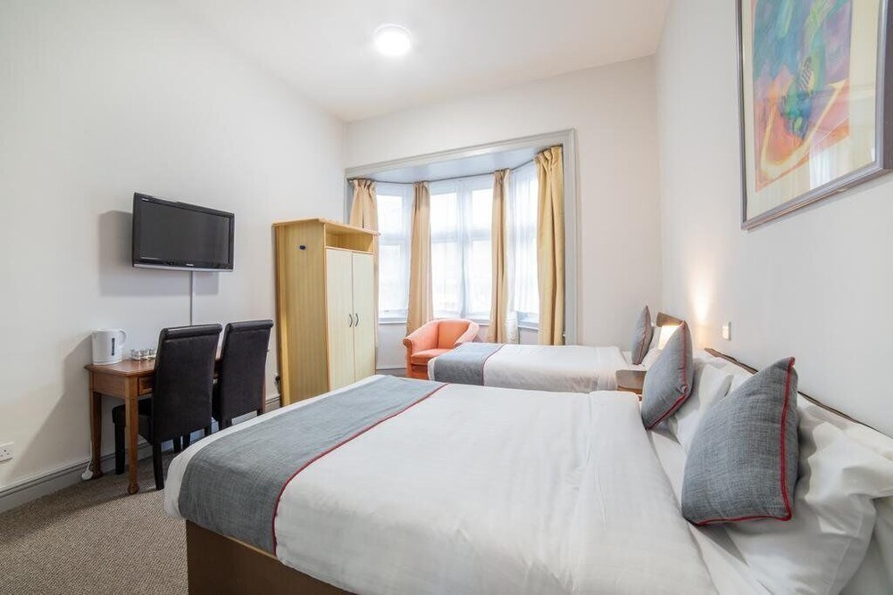 Royal Hotel Kettering, Kettering: Room Prices & Reviews | Travelocity