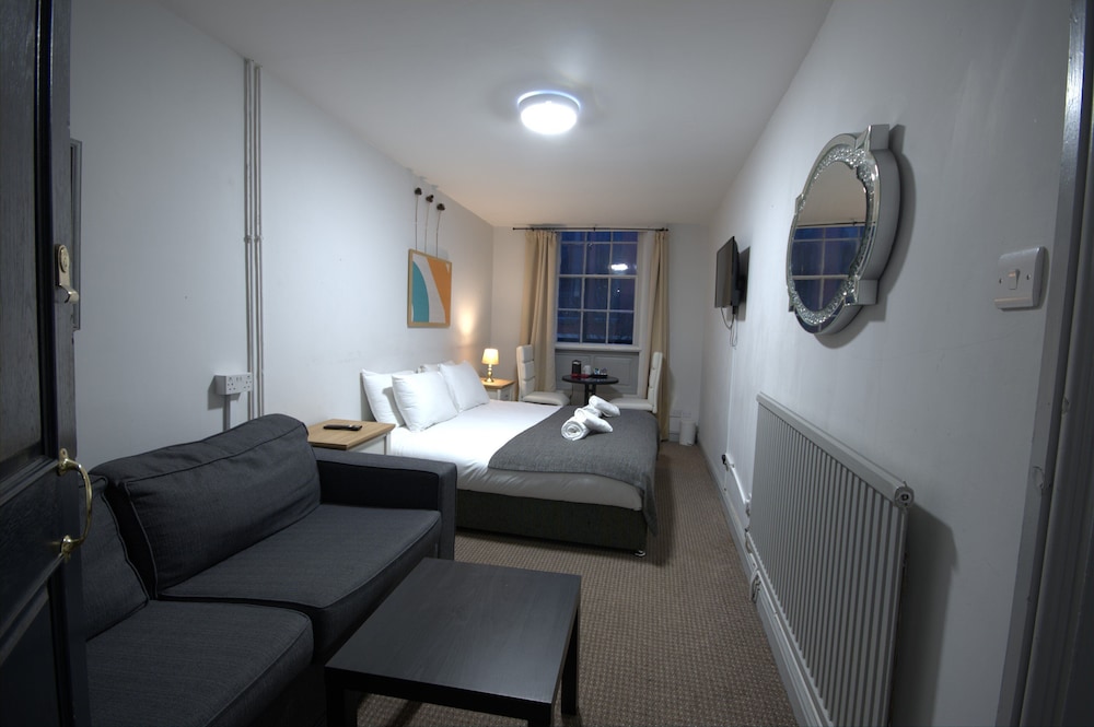 Royal Hotel Kettering, Kettering: Room Prices & Reviews | Travelocity