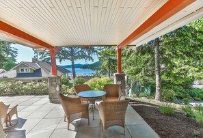 Book Poets Cove Resort & Spa in Pender Island | Hotels.com