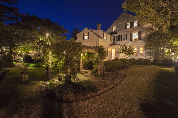 Book The 1770 House Restaurant & Inn in East Hampton | Hotels.com