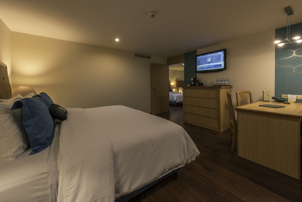 Hotel Riazor Aeropuerto in Mexico City | Best Rates & Deals on Orbitz