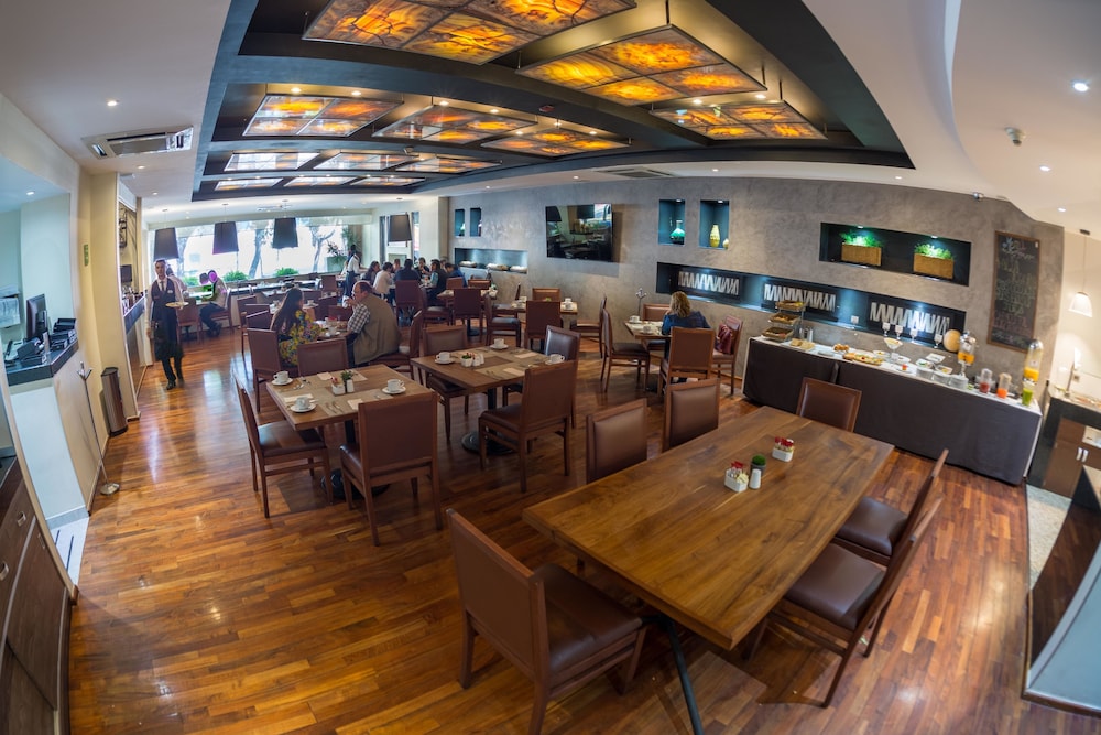 Hotel Riazor Aeropuerto in Mexico City | Best Rates & Deals on Orbitz