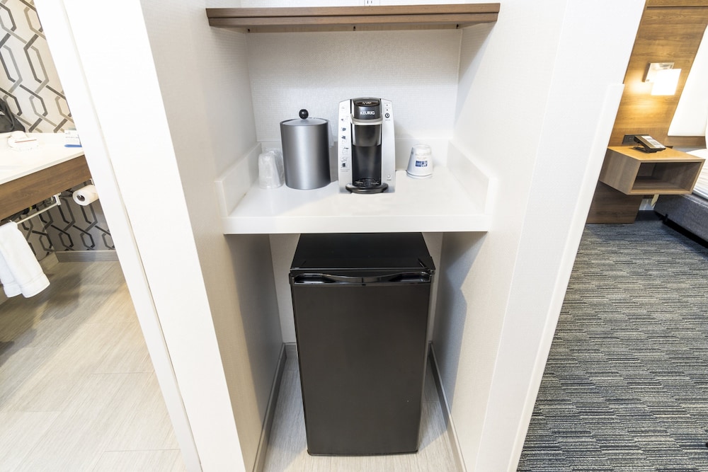 Holiday Inn Express Hotel & Suites Hollywood Walk of Fame, an IHG Hotel ...