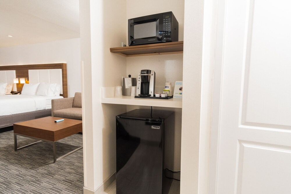 Holiday Inn Express Hotel & Suites Hollywood Walk of Fame, an IHG Hotel ...