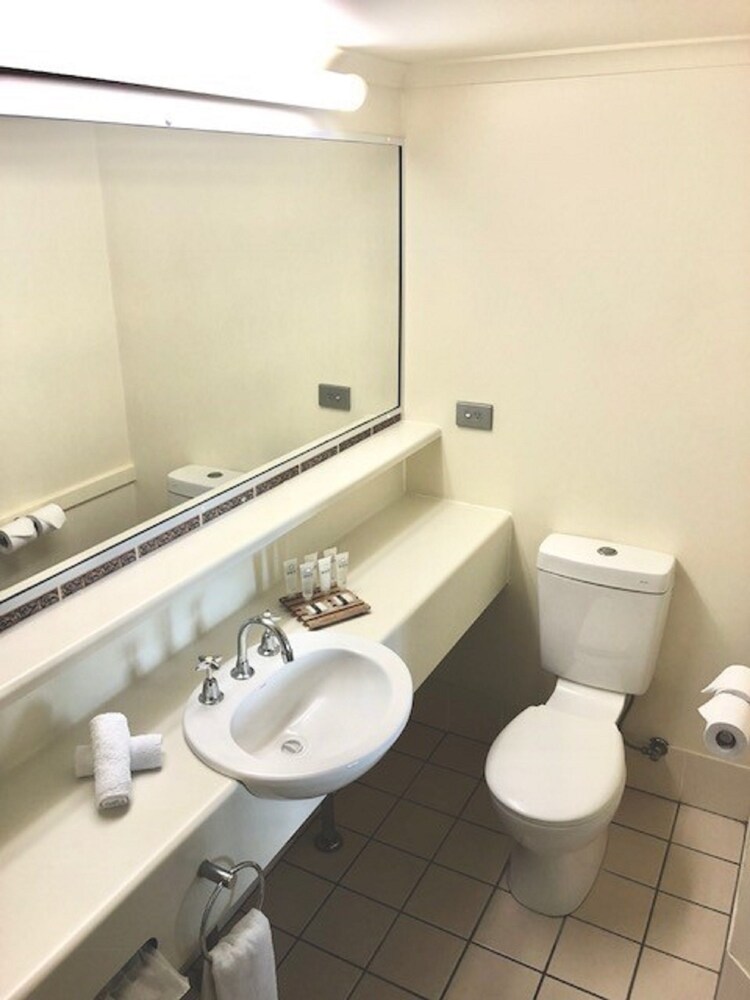 City Oasis Inn Deals & Reviews (Townsville, AUS) | Wotif