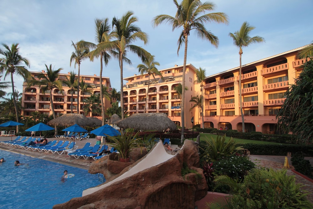 Torres Mazatlan Condominiums, Mazatlán: $178 Room Prices & Reviews ...