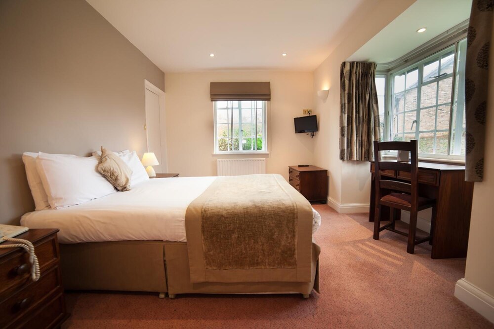 Warren Lodge Hotel: AU$78 Deals & Reviews (Shepperton, GBR) | Wotif
