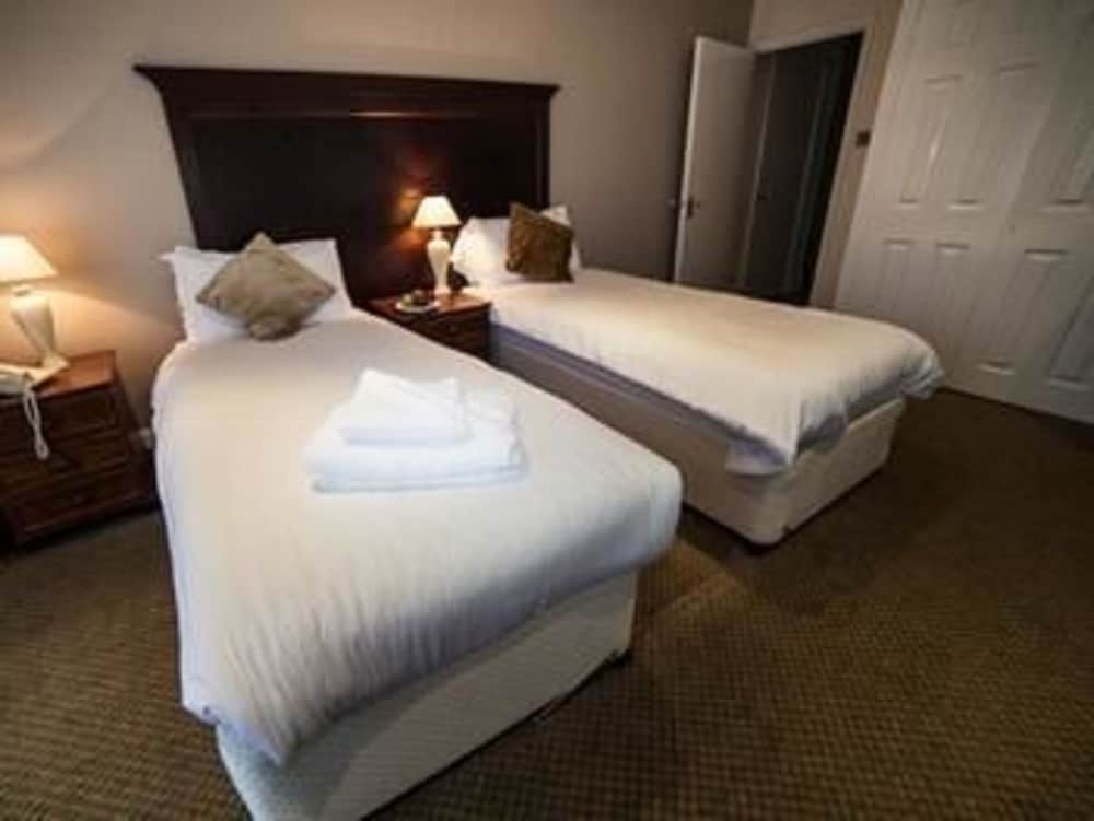 Warren Lodge Hotel: AU$78 Deals & Reviews (Shepperton, GBR) | Wotif