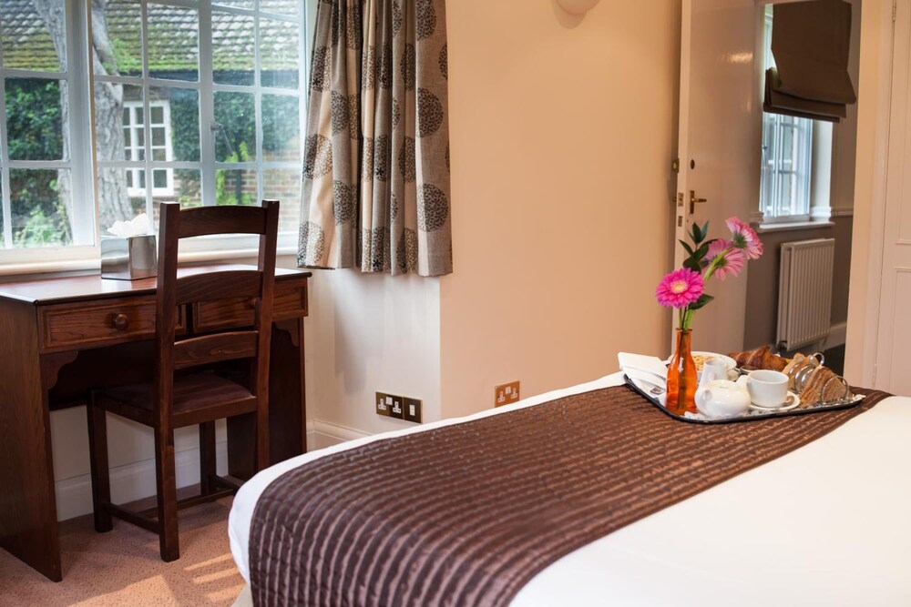 Warren Lodge Hotel: AU$78 Deals & Reviews (Shepperton, GBR) | Wotif