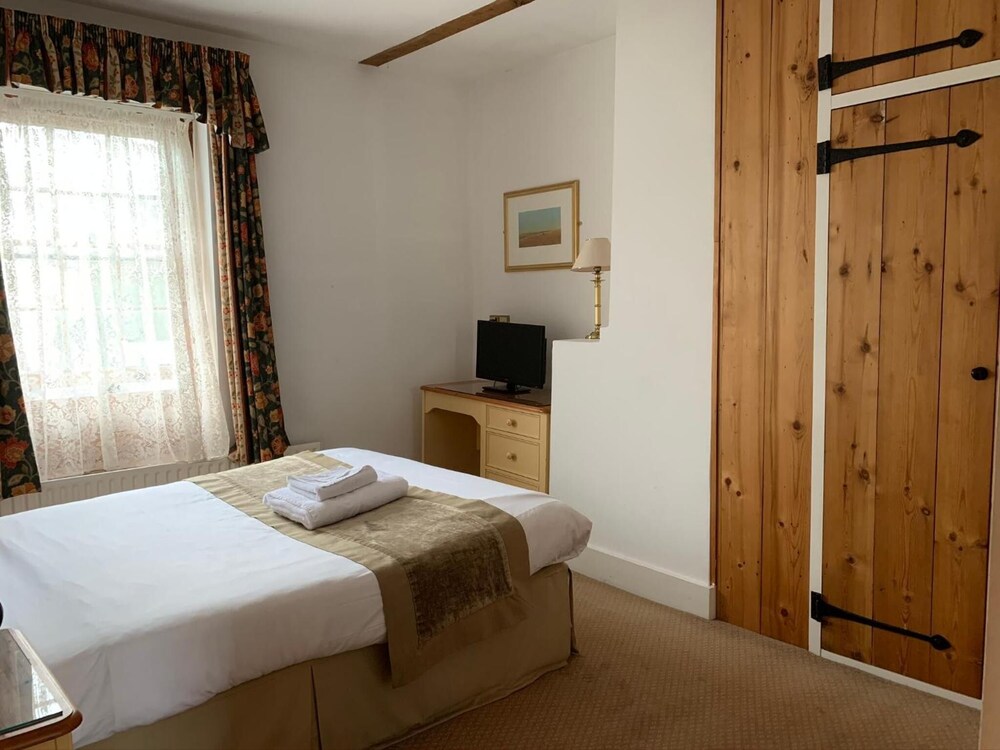 Warren Lodge Hotel: AU$78 Deals & Reviews (Shepperton, GBR) | Wotif