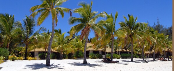 Crown Beach Resort & Spa (Rarotonga, COK) | Expedia.co.nz