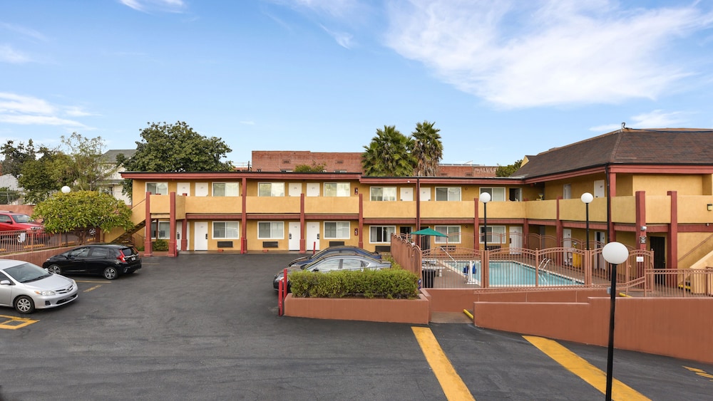 Hollywood Inn Express South in Los Angeles | Best Rates & Deals on Orbitz