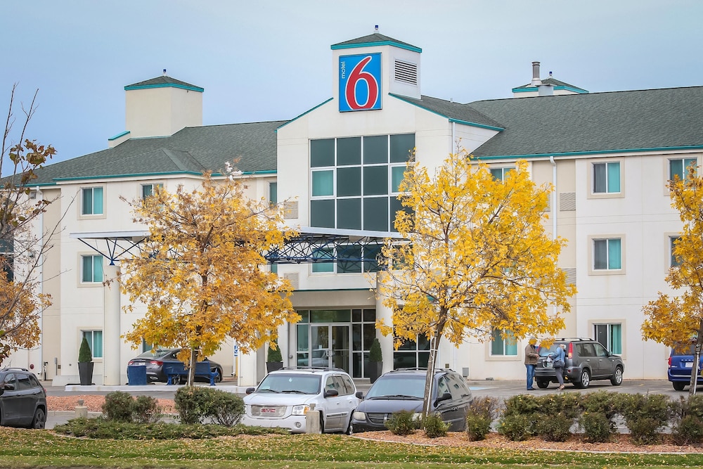 Motel 6 Saskatoon, SK in Saskatoon | Best Rates & Deals on Orbitz