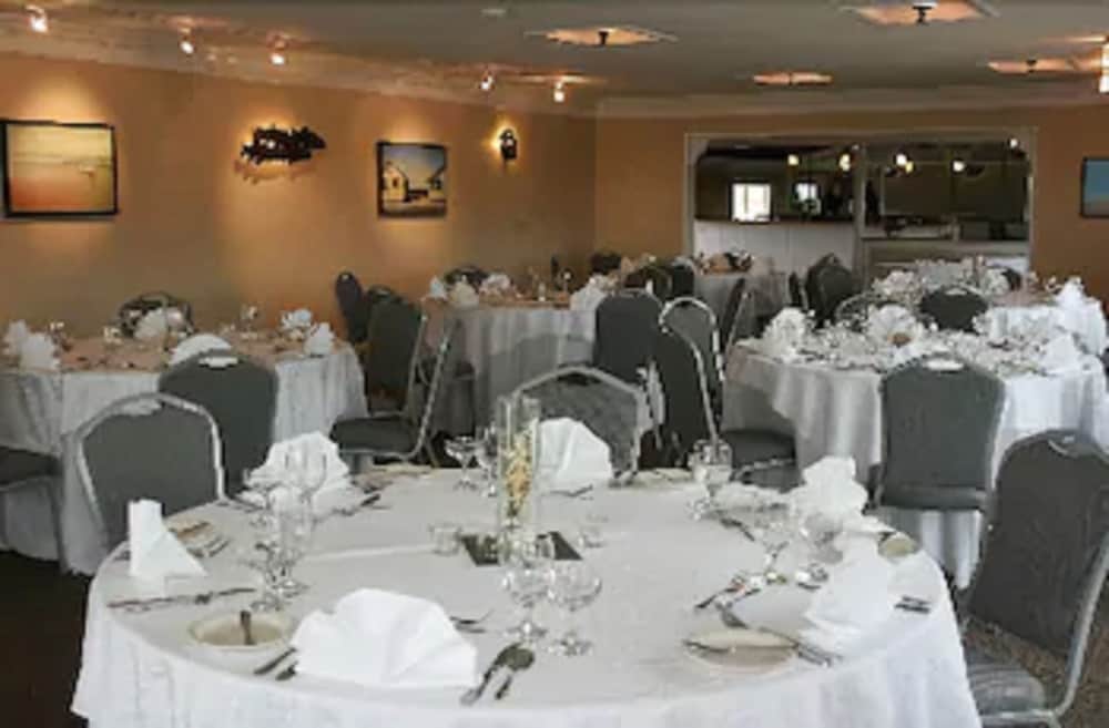 Dune Crest Hotel, North Truro: Room Prices & Reviews | Travelocity