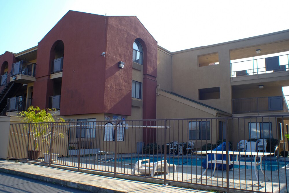 Budget Inn and Suites in Stockton | Best Rates & Deals on Orbitz
