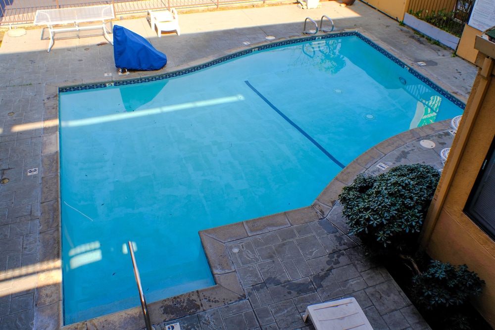 Budget Inn and Suites in Stockton | Best Rates & Deals on Orbitz