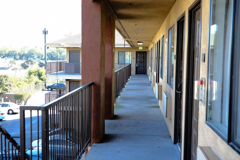 Budget Inn and Suites in Stockton | Best Rates & Deals on Orbitz