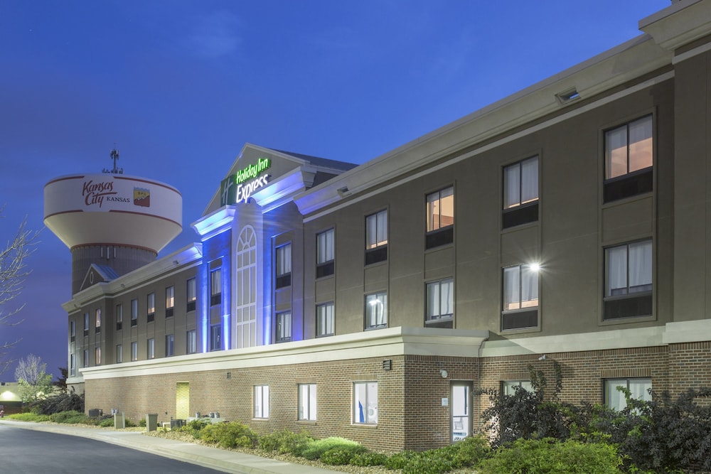 Holiday Inn Express Kansas City - at the Legends, an IHG Hotel in ...