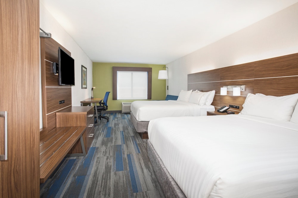 Holiday Inn Express Kansas City - at the Legends, an IHG Hotel in ...