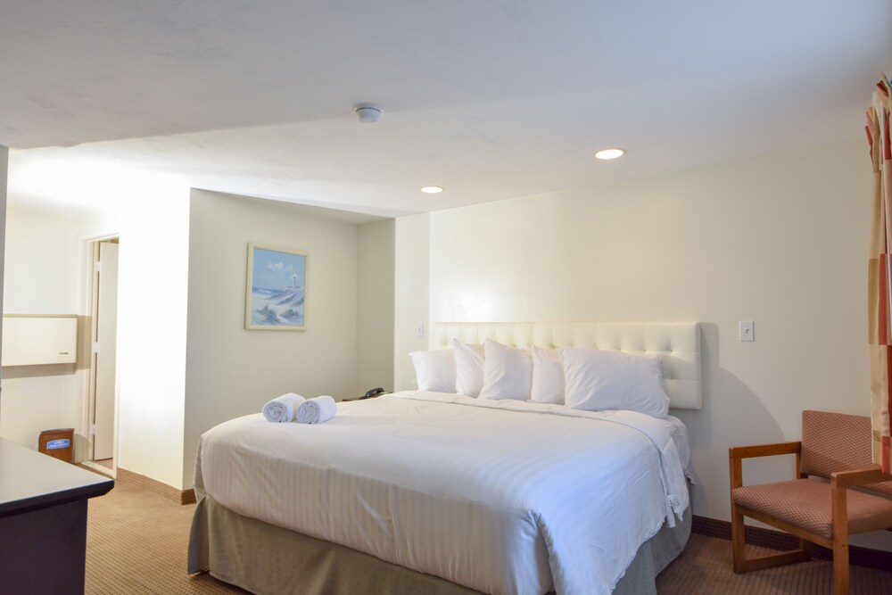 Cape Sands Inn, West Yarmouth: $69 Room Prices & Reviews | Travelocity