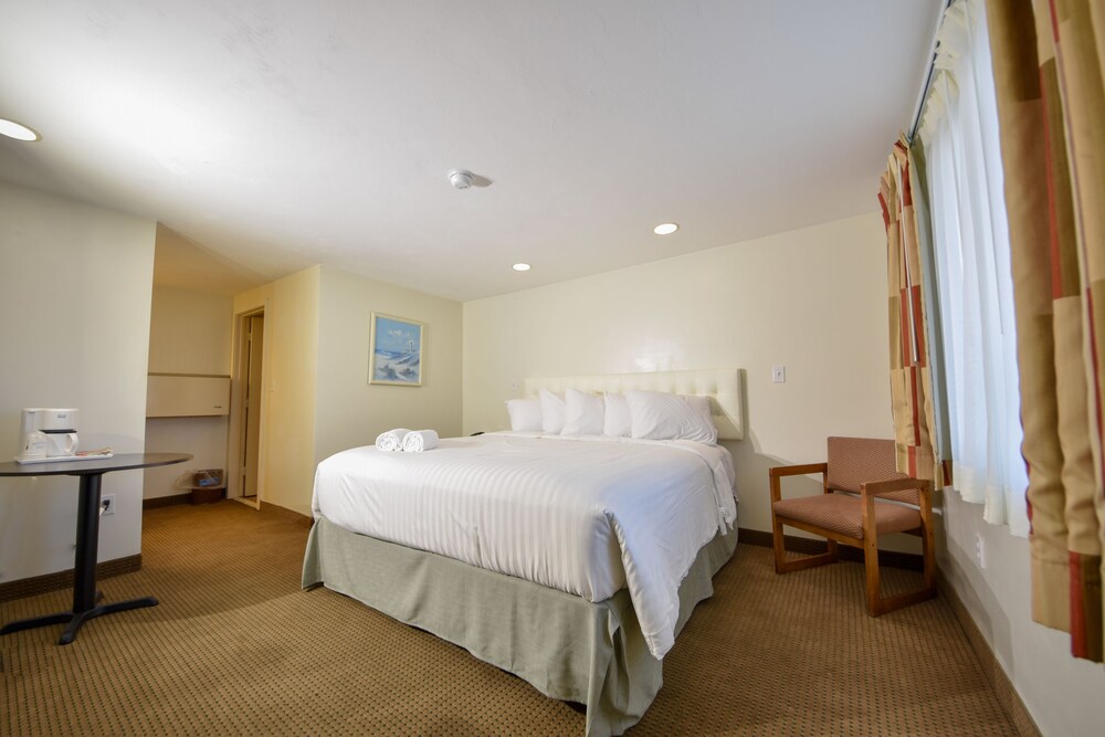 Cape Sands Inn, West Yarmouth: $69 Room Prices & Reviews | Travelocity