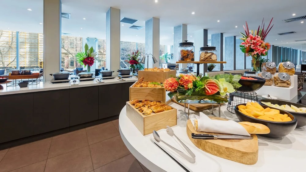 Oaks Melbourne on Collins Suites: AU$169 Deals & Reviews (Melbourne ...