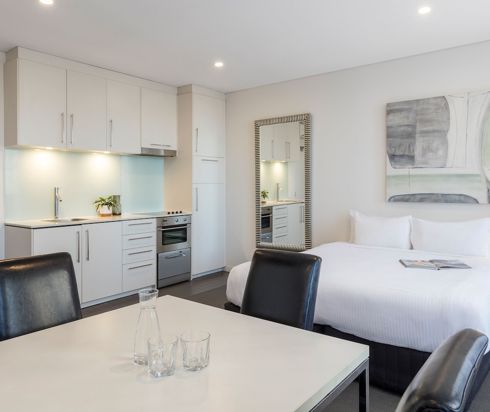 Oaks Melbourne on Collins Suites: AU$169 Deals & Reviews (Melbourne ...