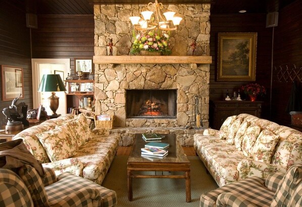 Goodstone Inn & Restaurant: 2022 Room Prices, Deals & Reviews | Expedia.com