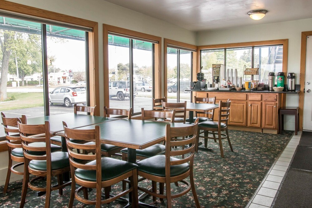 Rodeway Inn in Muskegon | Best Rates & Deals on Orbitz