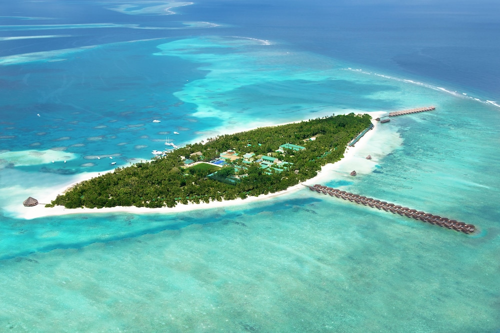 Meeru Island Resort & Spa Deals & Reviews (Meerufenfushi, Maldives) | Wotif