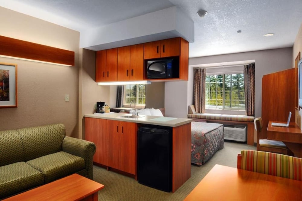 Parry Sound Inn & Suites in Parry Sound | Best Rates & Deals on Orbitz
