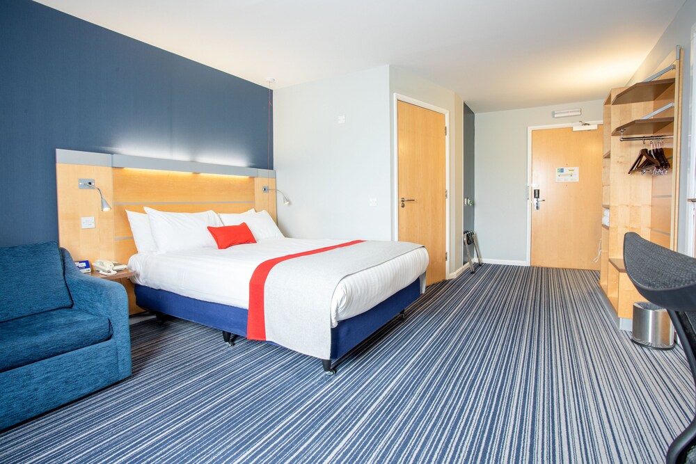 Holiday Inn Express Dunfermline, an IHG Hotel: AU$104 Deals & Reviews ...